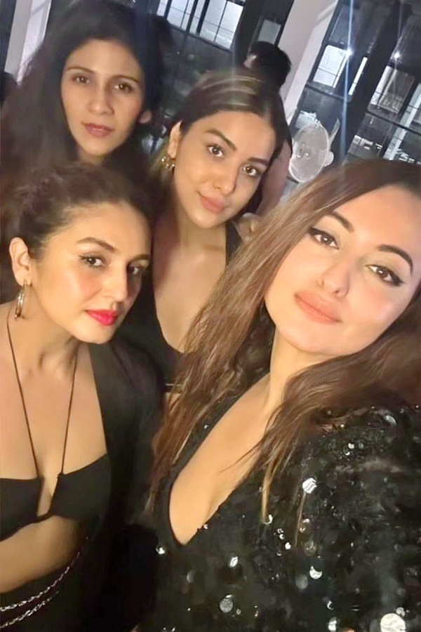 హీరోయిన్ సోనాక్షిపెళ్లికి రెడీ,మెహెందీ ఫోటోలు వైరల్‌ | Sonakshi Sinha and Zaheer Iqbal mehendi ...